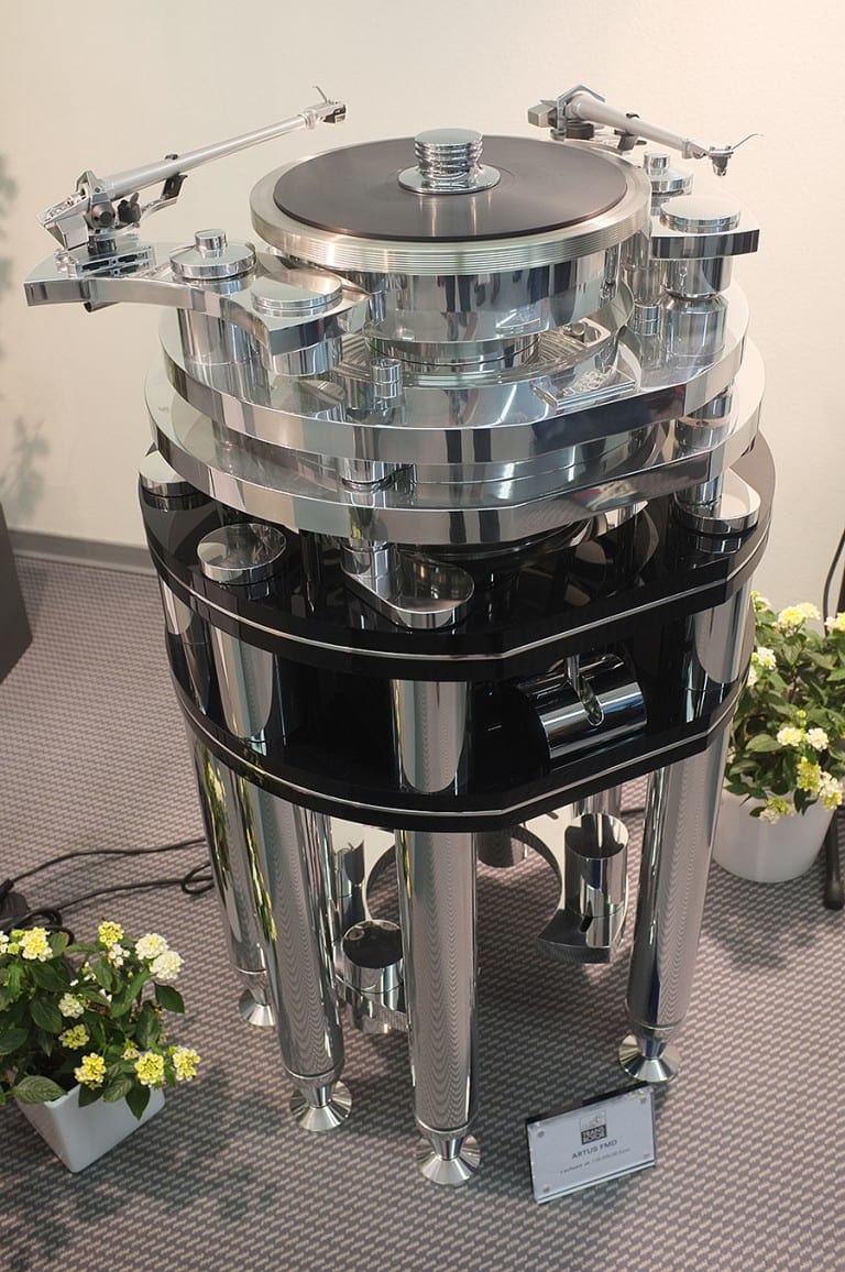 You Spin Me Right Round – Turntables At High End Part 2 | Hifi Pig