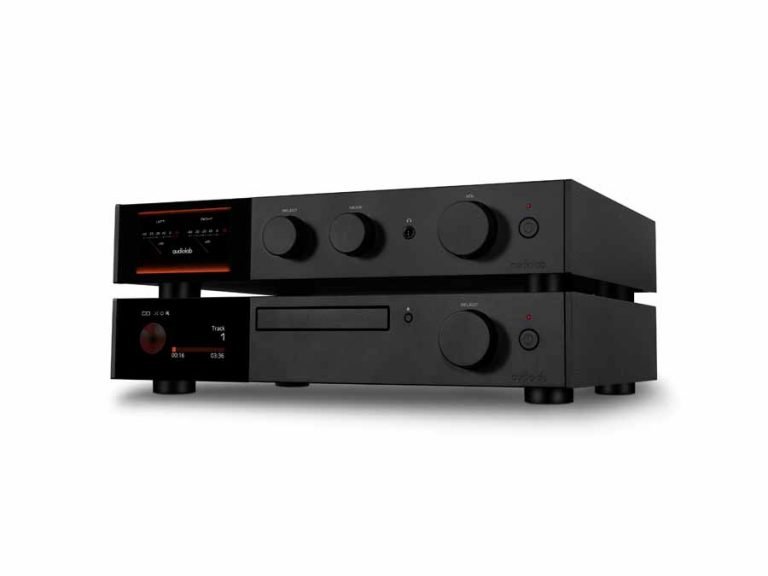 Audiolab 9000A Integrated Amplifier And Audiolab 9000CDT CD Transport ...