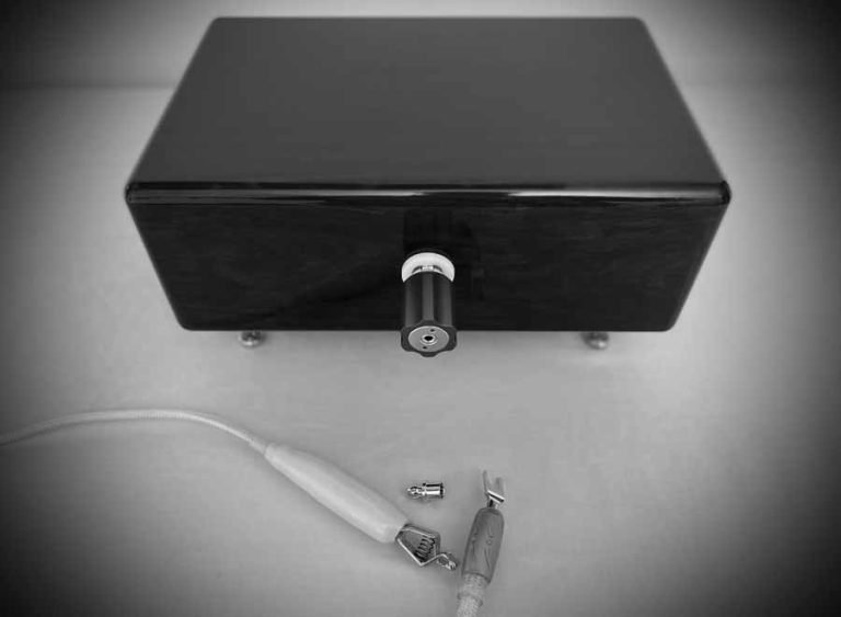 Signal Ground Solutions Pinnacle X1s Grounding Device | Hifi Pig