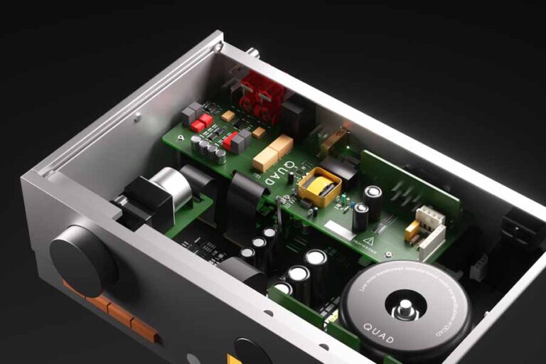 QUAD 33 Preamplifier And QUAD 303 Power Amplifier | Hifi Pig